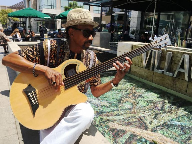 Bass profil - Alphonso Johnson | Muzikus